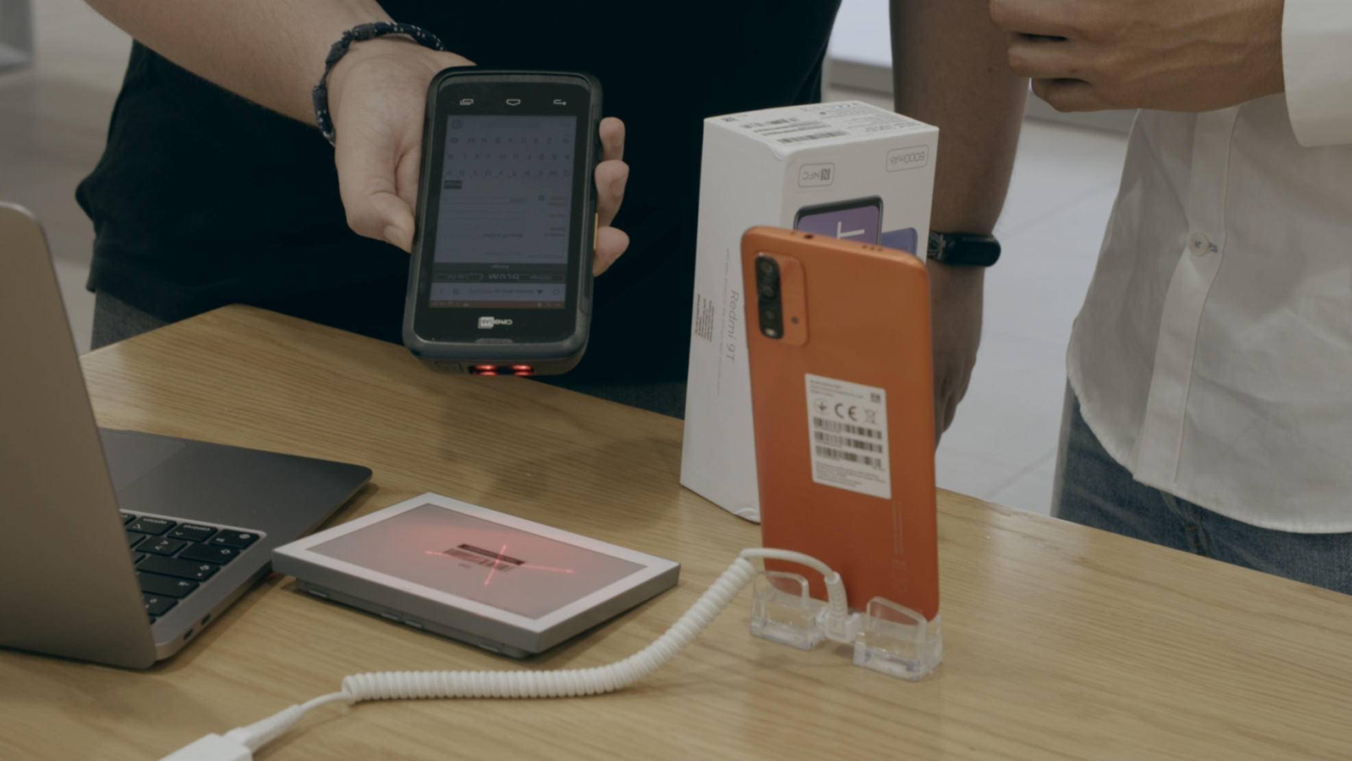 How Do Digital Price Tags Work? | SOLUM Blog