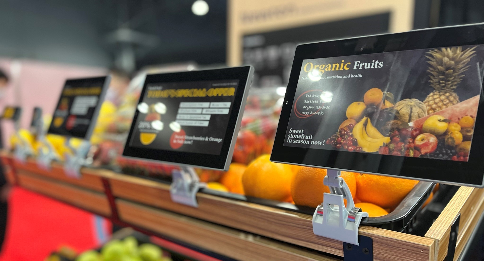 What is Digital Signage in Retail? | SOLUM Blog